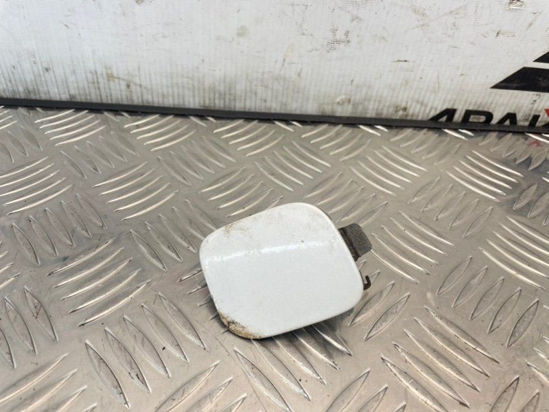 Заглушка буксировочного крюка Toyota Prius 2010 5212847010 ZVW30, передняя левая (с пробегом)