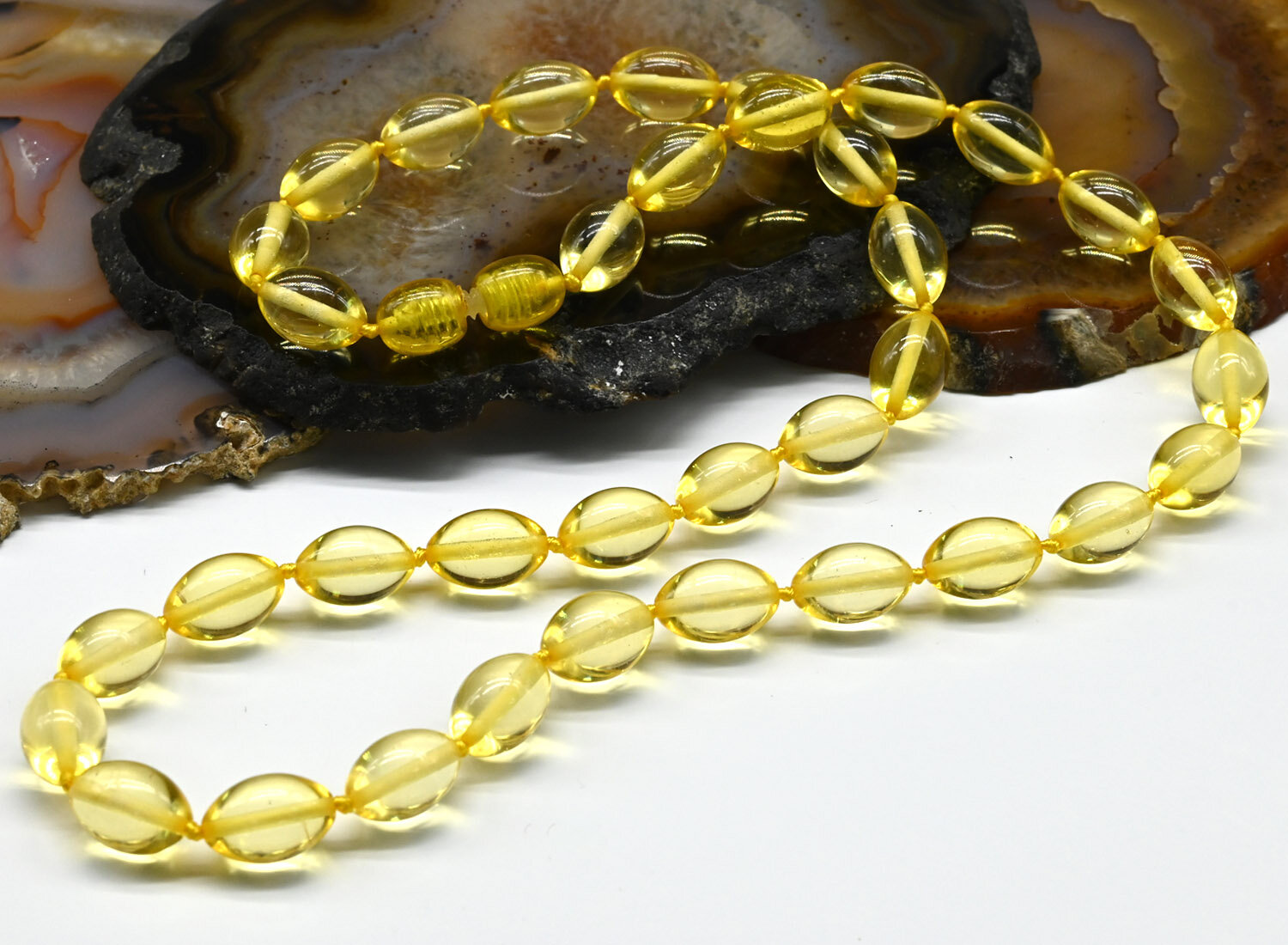 Бусы, янтарь