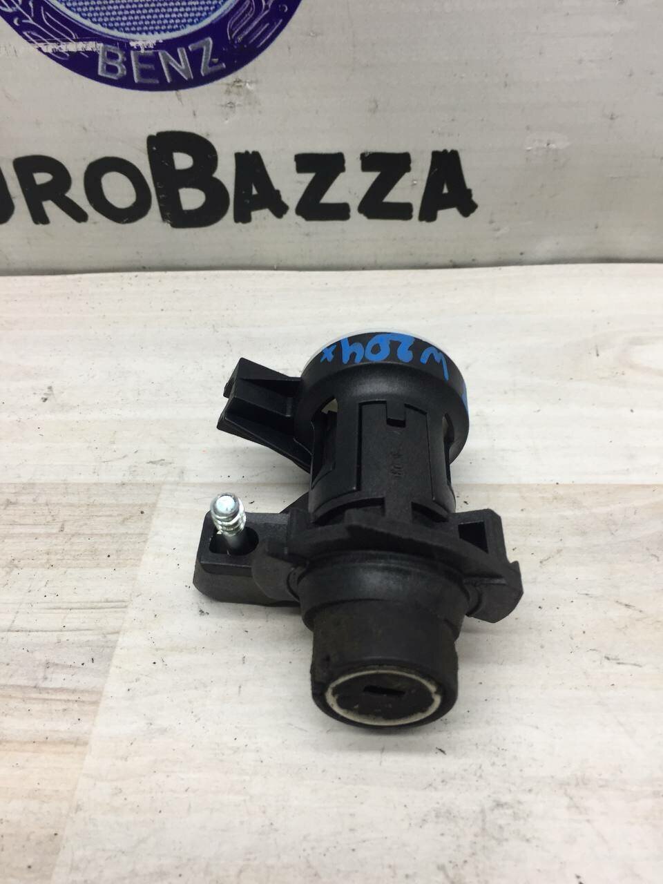 Личинка замка крышки багажника Mercedes W204 A2047500061