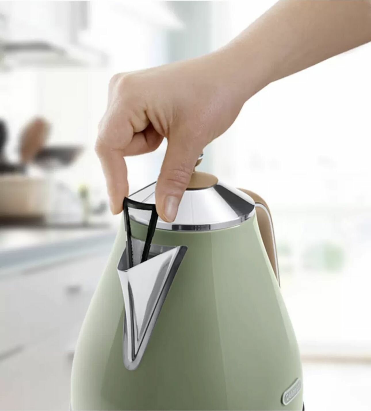 Чайник DeLonghi Icona "Capitals", оливковый, 1,7 л, 2000Вт, металлический/пластиковый корпус — фото 1