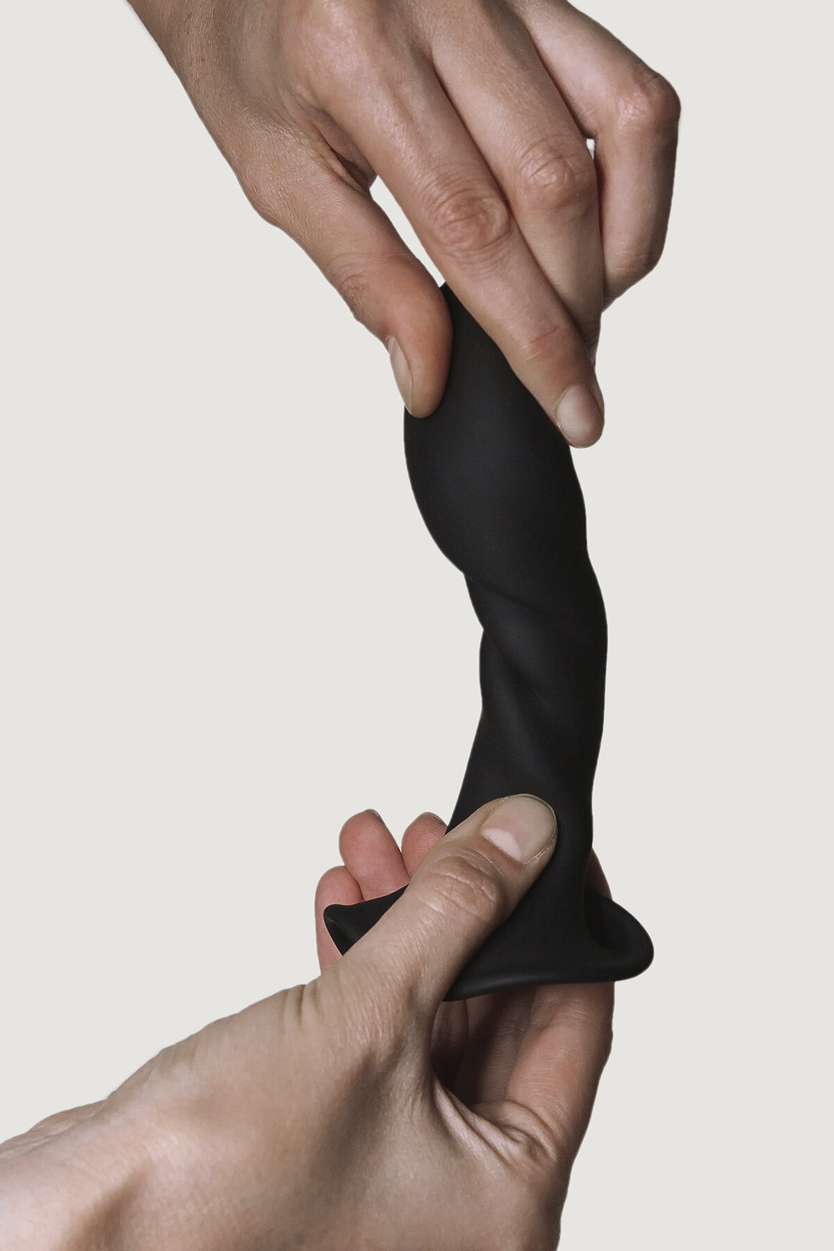 Небольшой дилдо на присоске с двойной плотностью Hitsens S05 Black ADRIEN LASTIC DILDO DUAL DENSITY