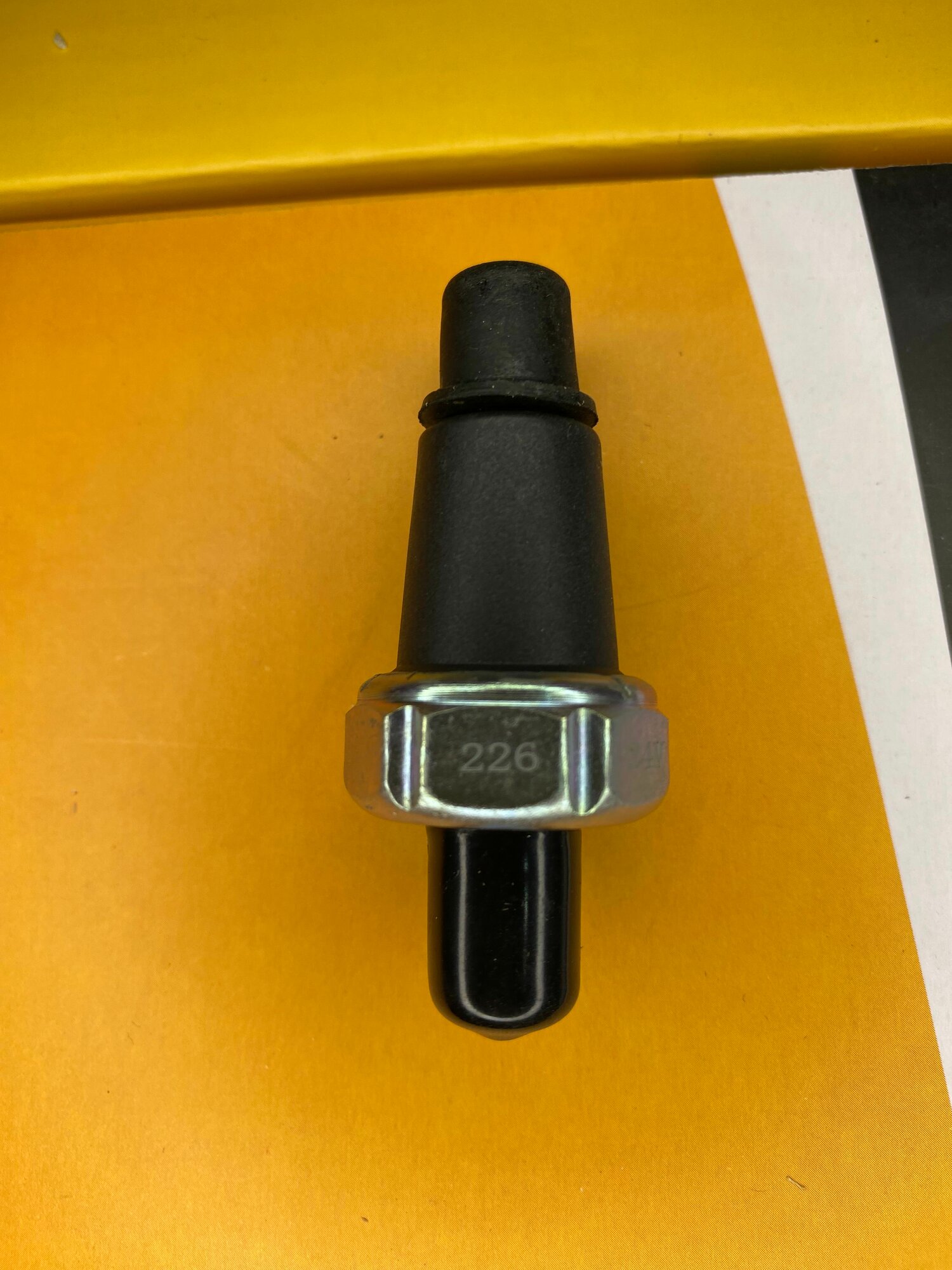 Датчик давления масла ДВС YUCHAI YC6108G