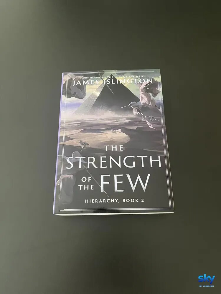 Книга The Strength of the Few /Сила Немногих/Джеймс Излингтон /Твердая обложка /Эпическое фэнтези