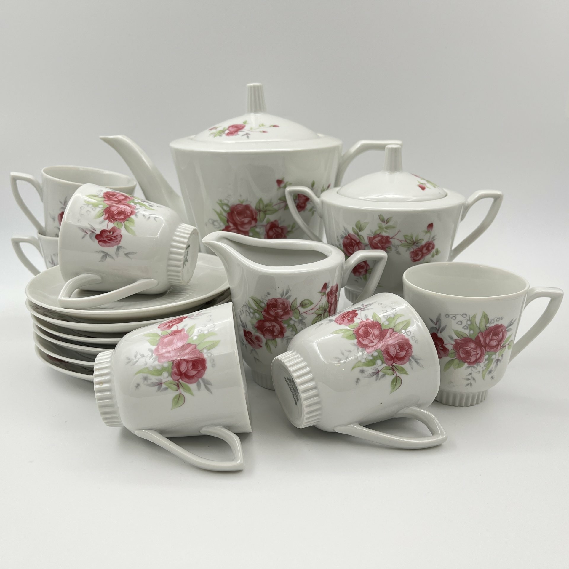 Сервиз чайный с декором в виде роз на 6 персон (15 предметов), фарфор, деколь
