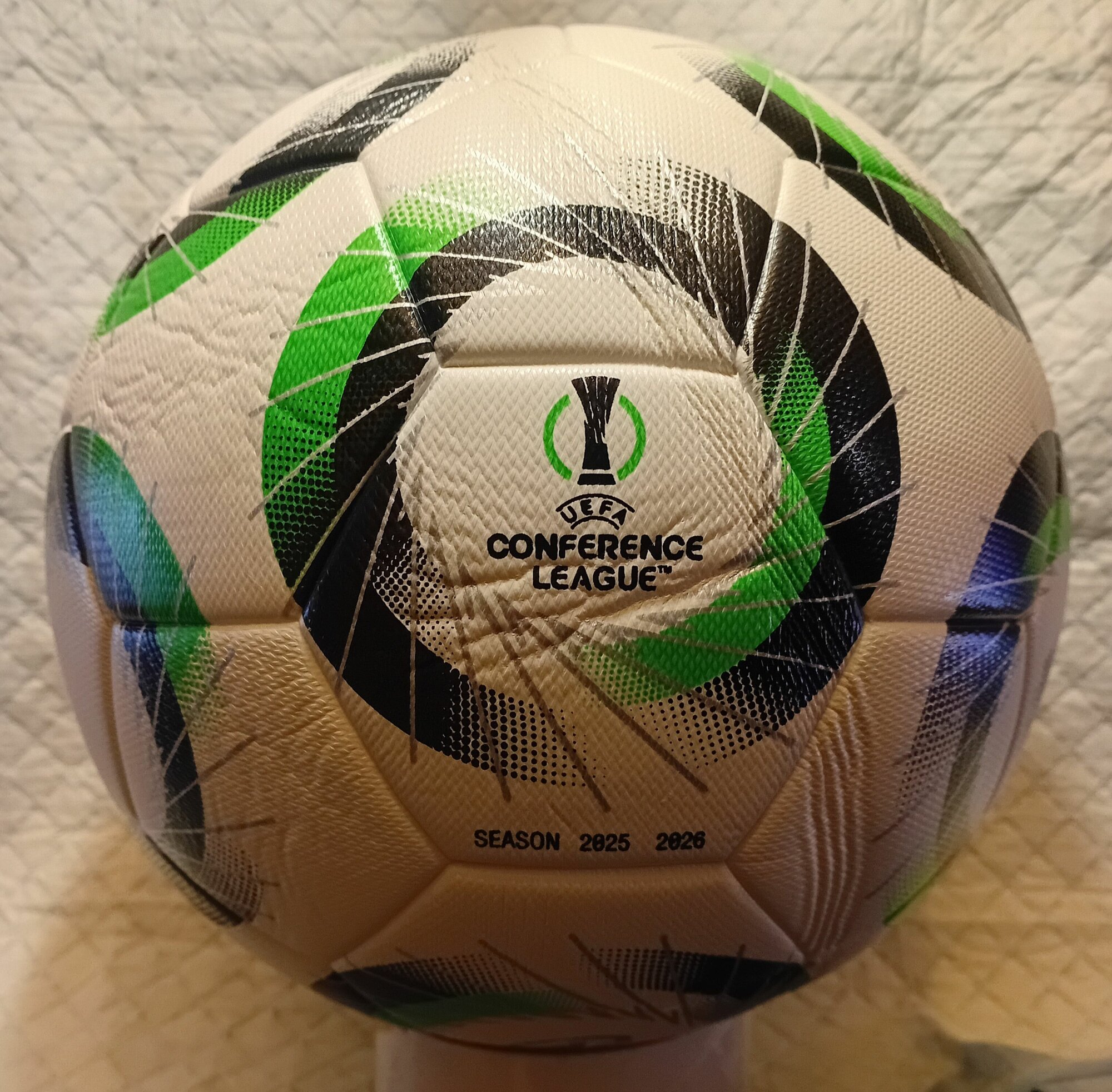 Мяч футбольный Europa League 2025/2026 KIPSTA 5 размер ( игла в подарок )