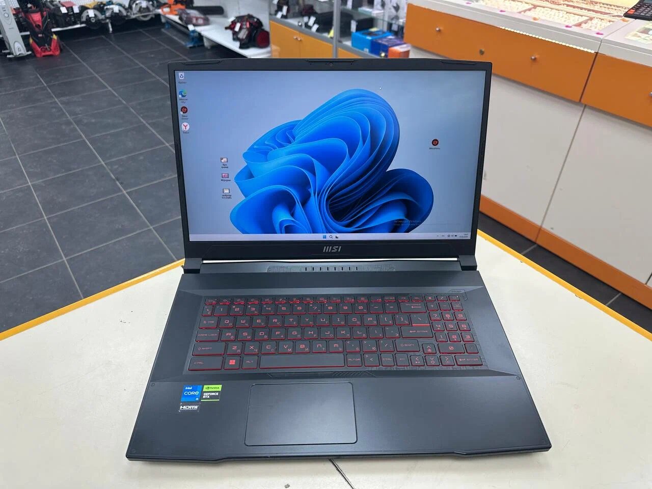 Игровой ноутбук MSI ; Core i5-11260H, GeForce RTX 2050, 8 Гб,HDD:250 Гб