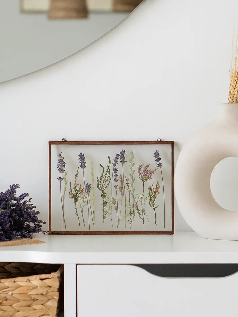 Панно с розами из стекла в медной раме