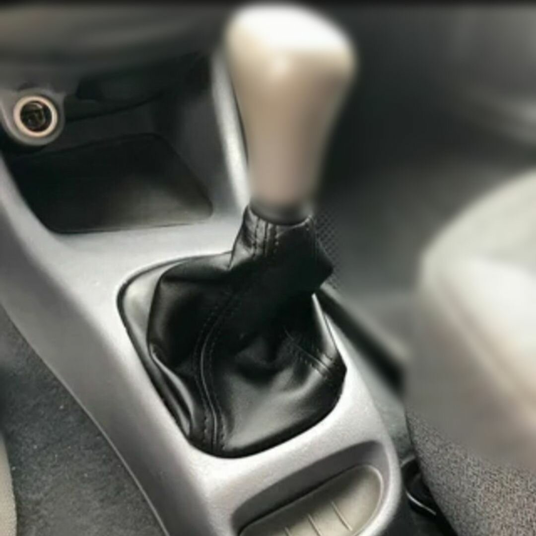 Кожух ручки КПП на Hyundai Accent