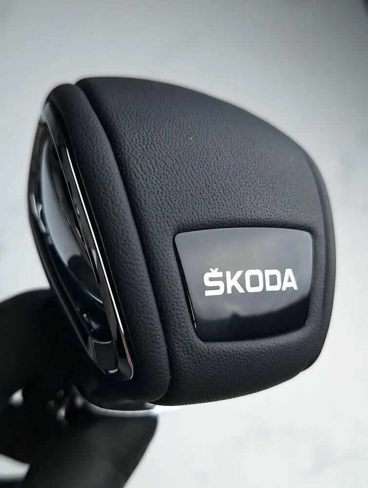 Ручка АКПП для Skoda Kodiaq Octavia A7 Superb Rapid. Логотип Skoda