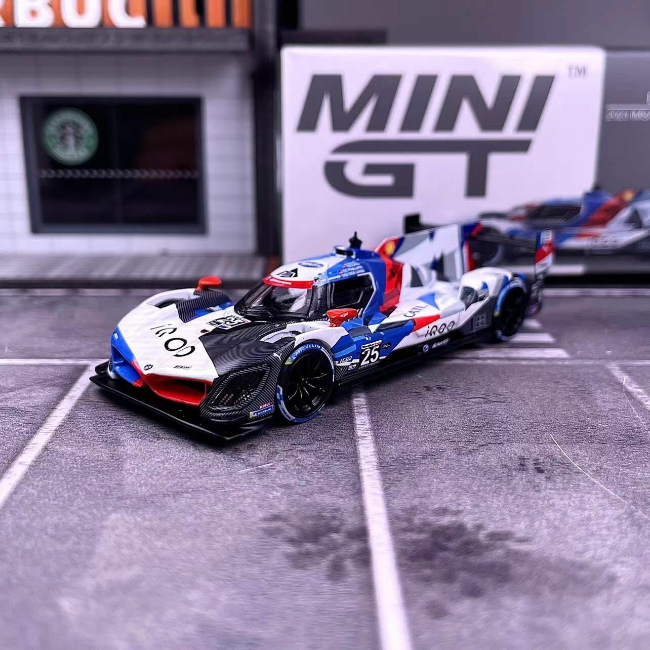 Машинка TSM Mini GT 1/64 #709 BMW M Hybrid V8 25 2023 IMSA Sebring 12 Hrs 2nd Place Die-cast Alloy Car Model Collection Gift