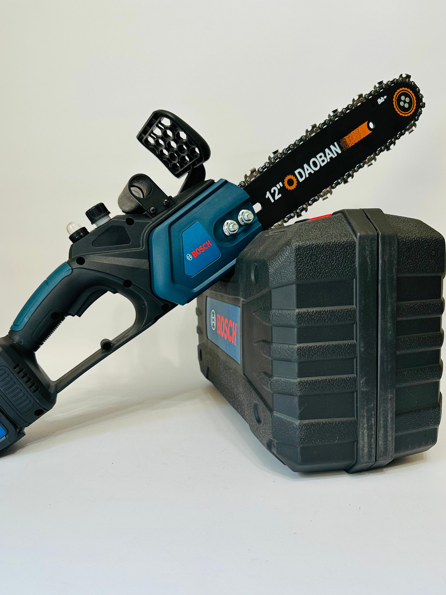 Цепная пила Bosch Аккумуляторная 36V 305мм в кейсе
