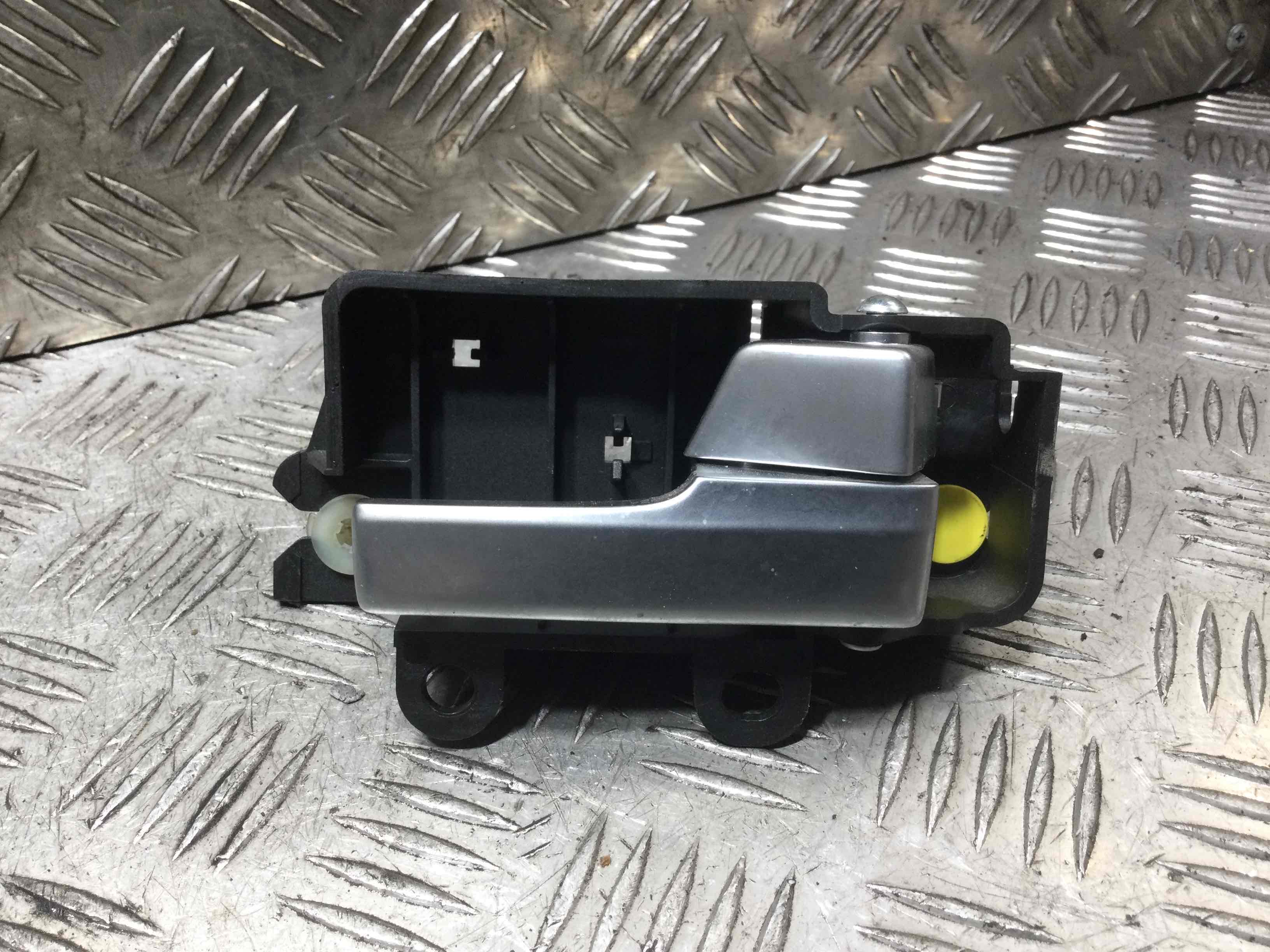 Б/У Ручка внутренняя передняя правая Ford Focus 2 поколение (2005-2008) 2007 г.