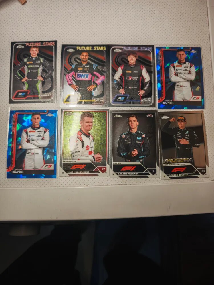 Коллекционные карточки Topps Chrome F1F2F3 Racing Car (6-8 карточек в упаковке)