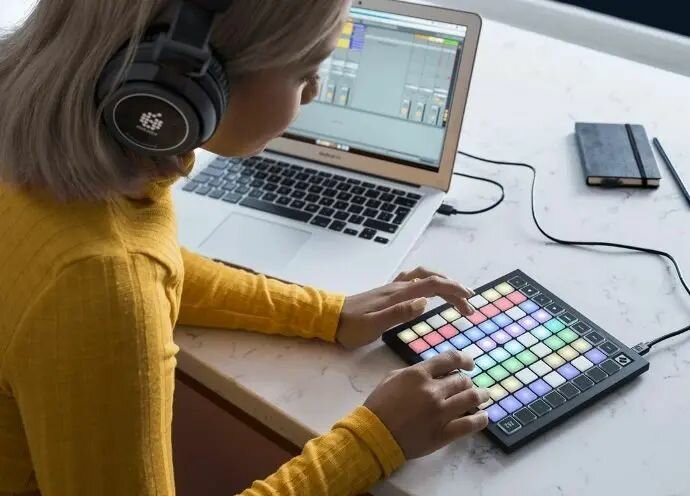 Контроллер Novation Launchpad Mini MK3 — фото 1