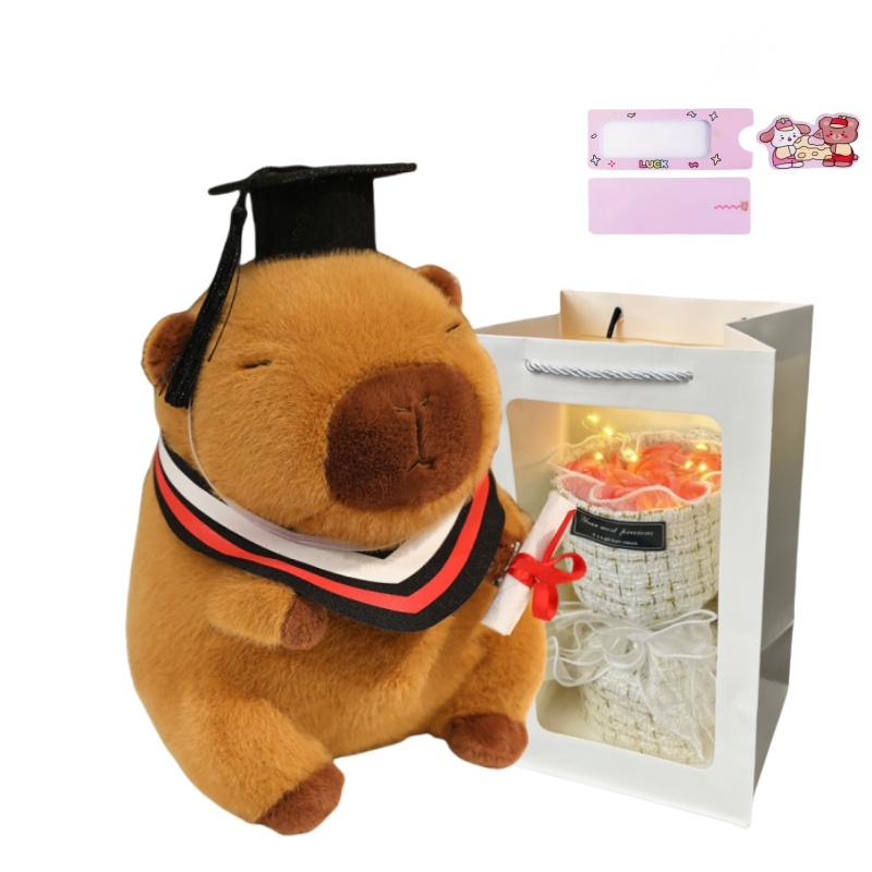 Плюшевая игрушка унисекс AOLETU Доктор Капибара Кун, 25CM EU, Graduation Capybara-Black Pompon+Litchi Pink Bouquet+Puppy Pull-Tab Greeting Card