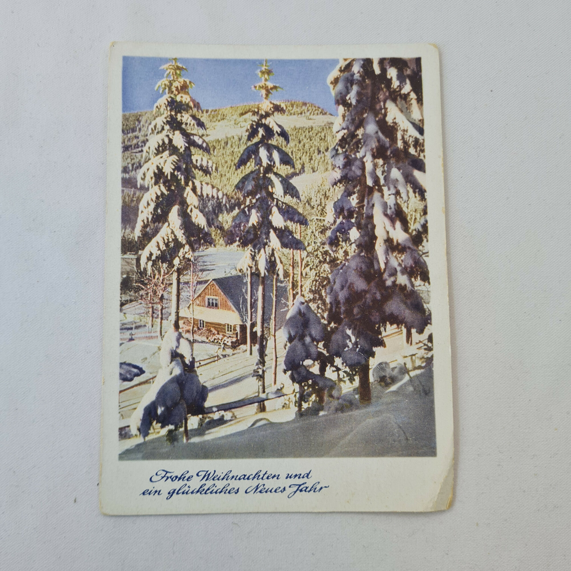 Открытка старинная, винтажная. Зимний пейзаж, заснеженные ели, домик в горах, новогодняя надпись