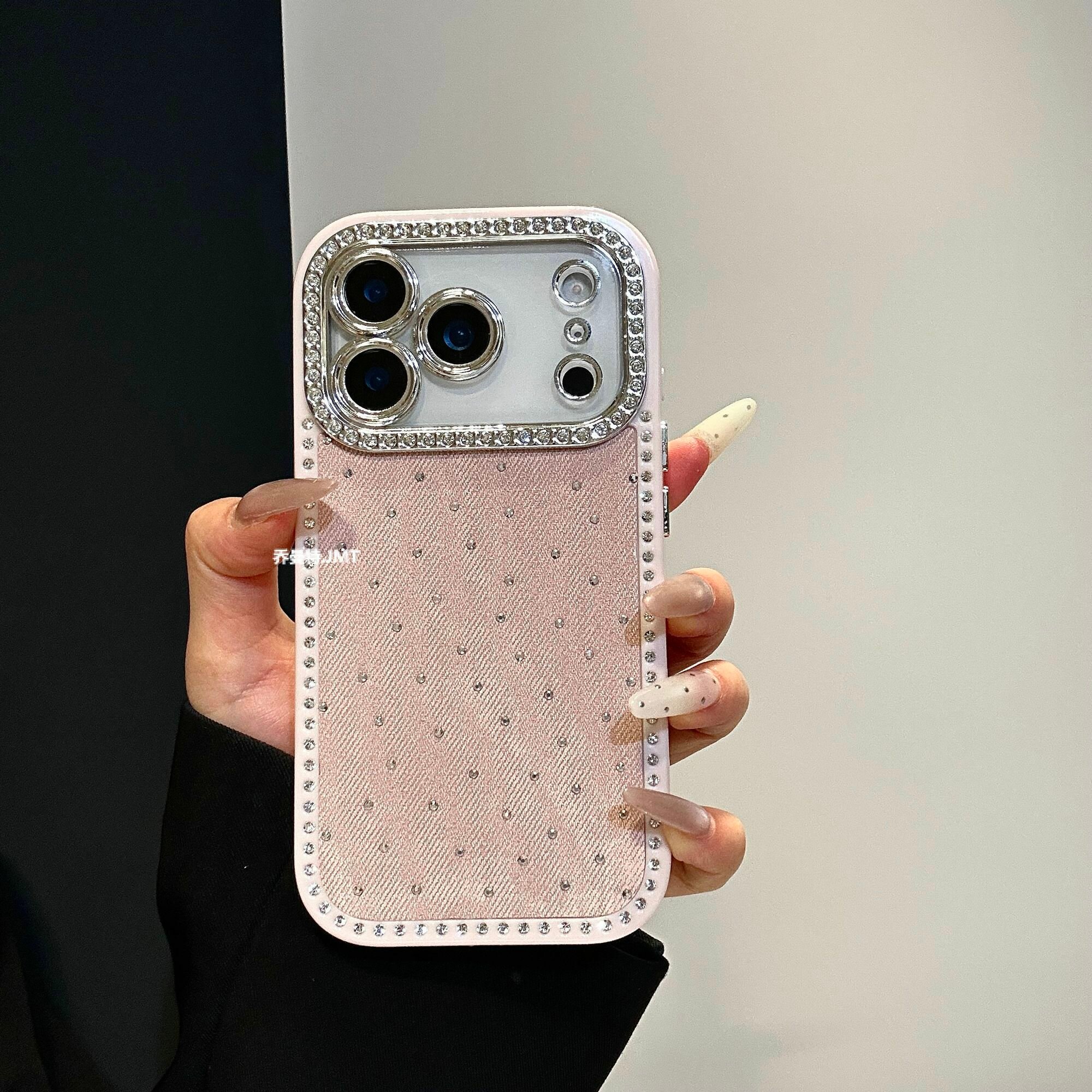 Чехол на iPhone 17 Pro Max со стразами