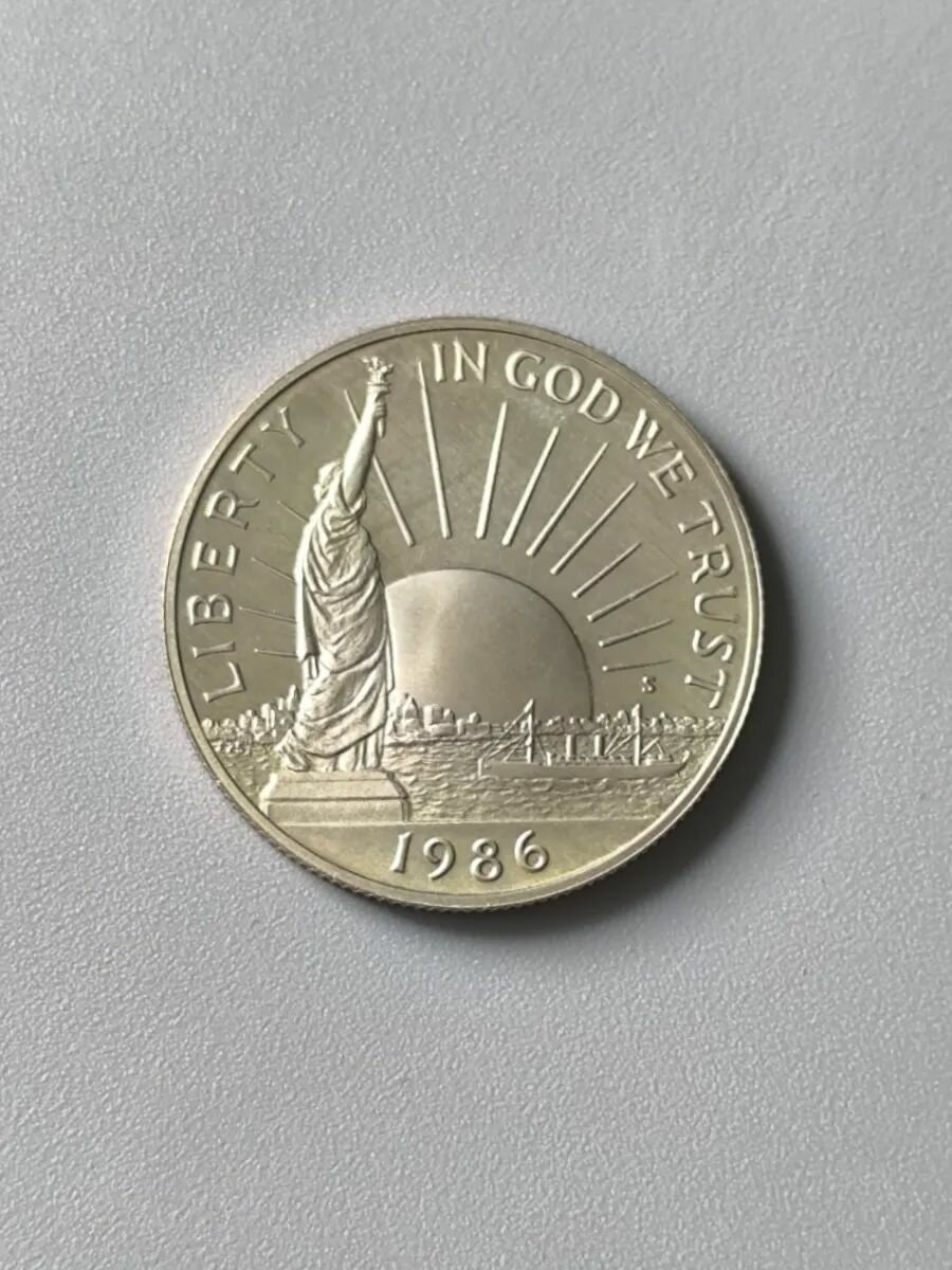 Монета 50 центов США, 1986 г. "100 лет Статуе Свободы"