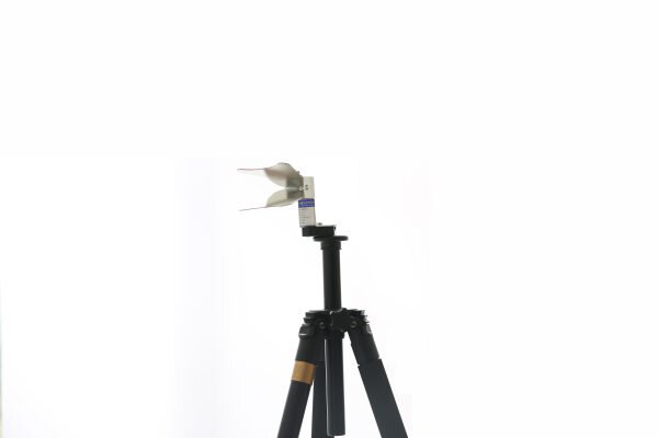 Ultra wide-band dual ridged horn antenna 10-40GHz