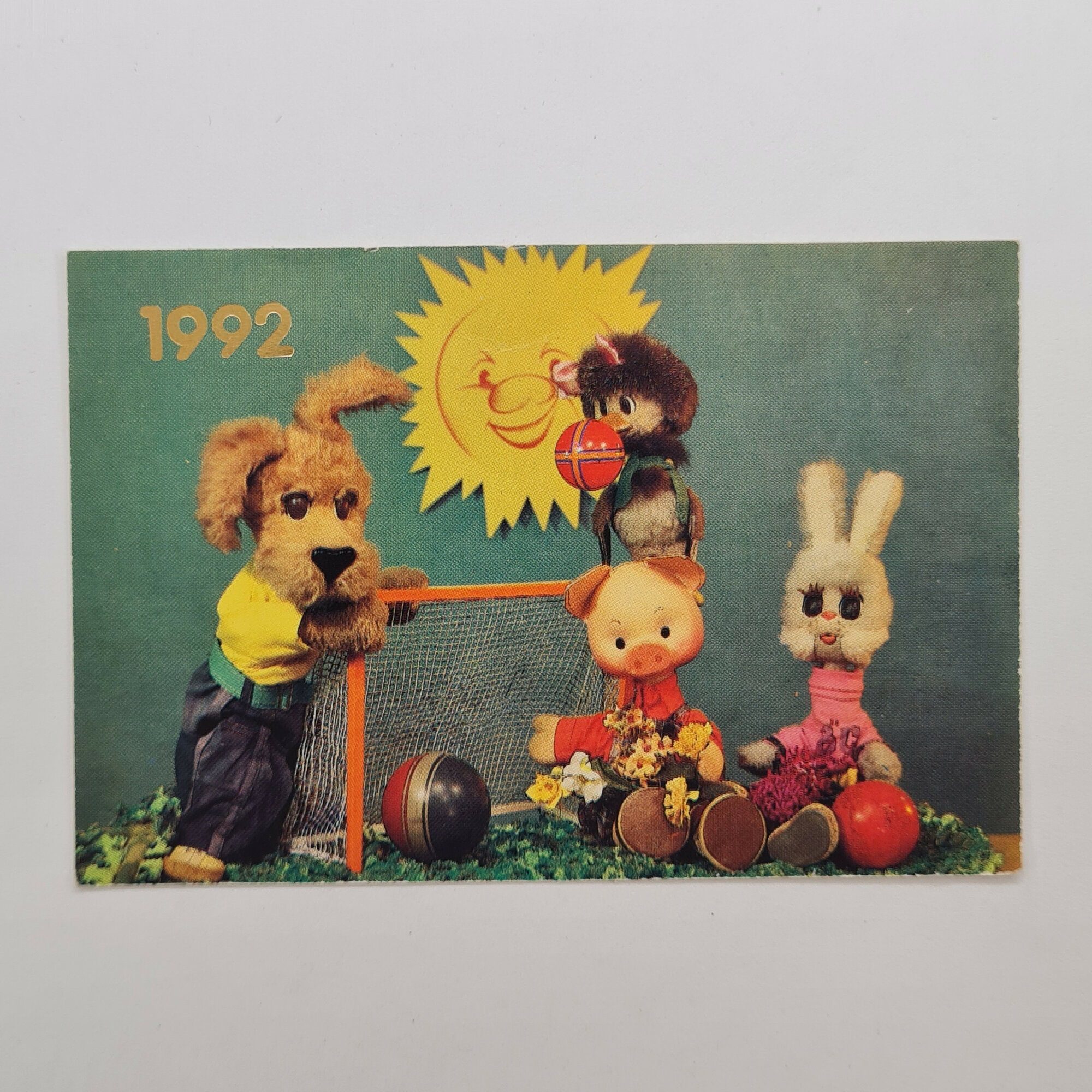 Карманный календарик 1992. Игрушки, собака, заяц и поросенок с мячами. Календарь винтажный