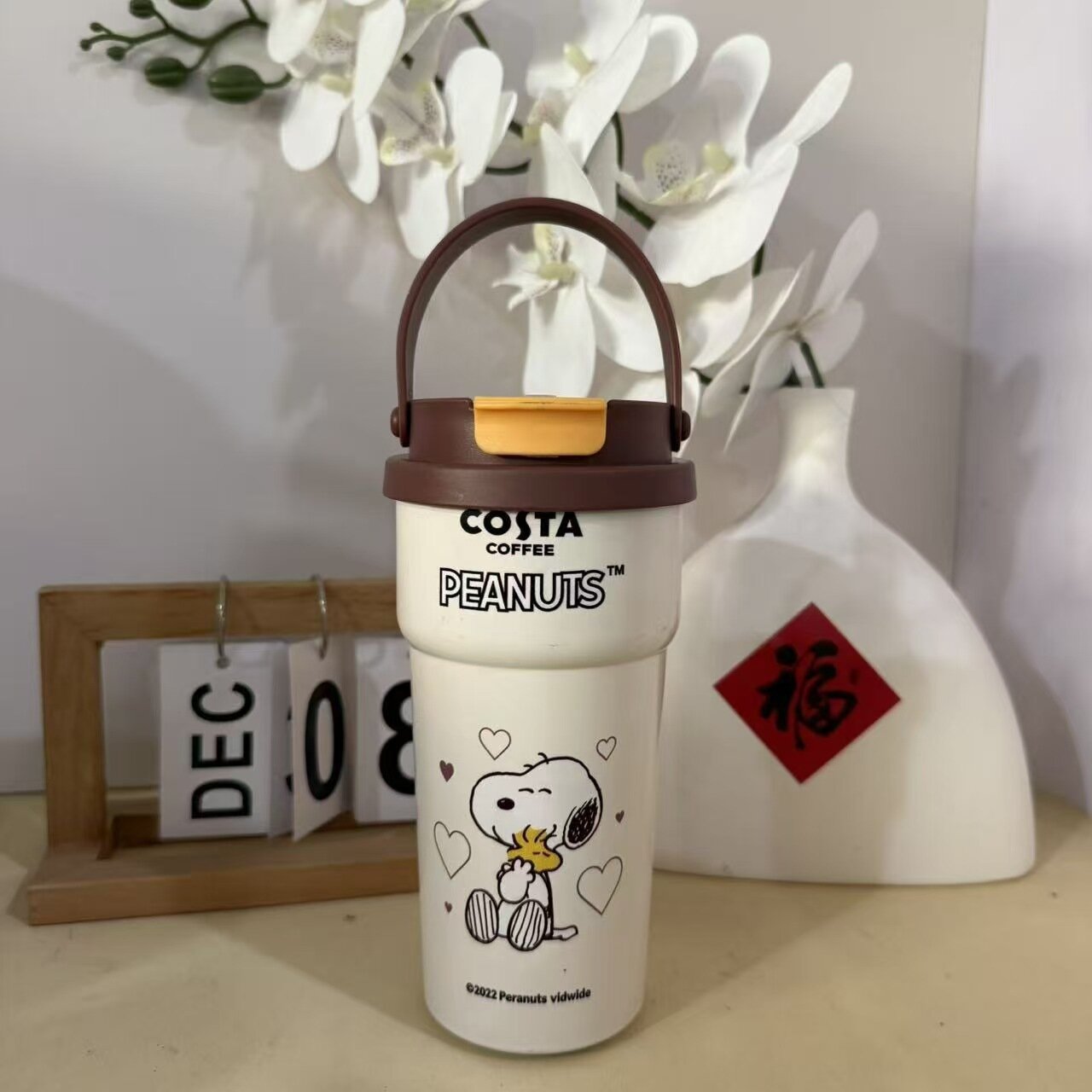 Стильная термокружка Starbucks Snoopy из нержавеющей стали с удобной ручкой для переноски. Объем 550 мл.