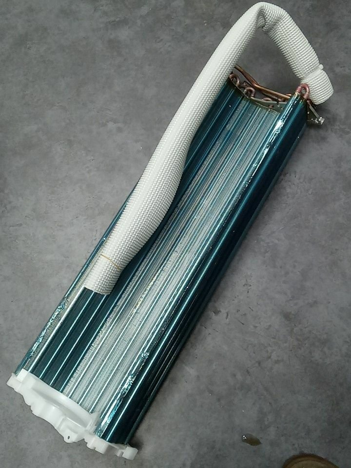 Испаритель (радиатор) EVAPORATOR ASSY A0010725925AA