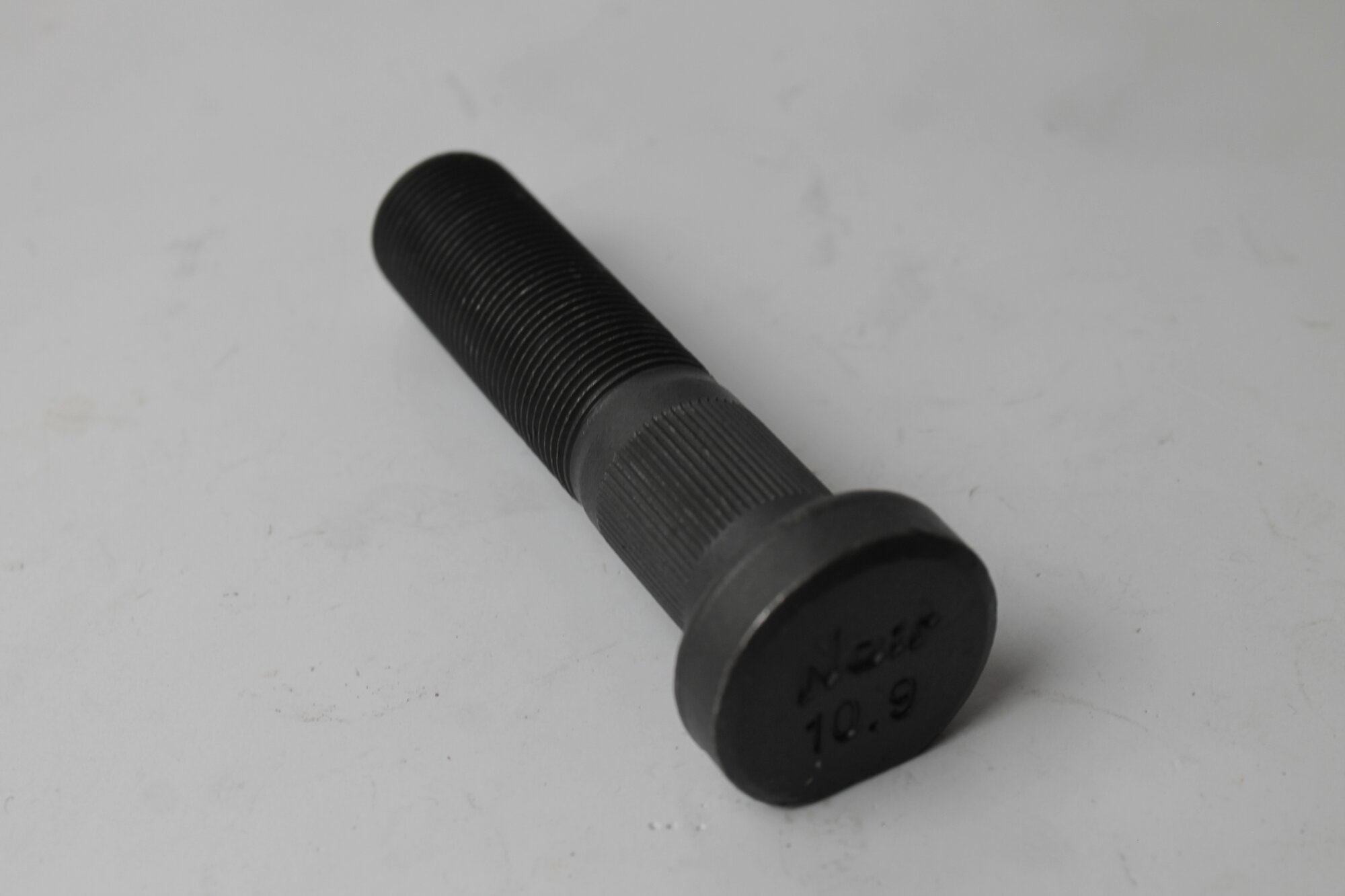 Болт колесный (шпилька) SAF SK RZ, 83мм, OEM 1303107512