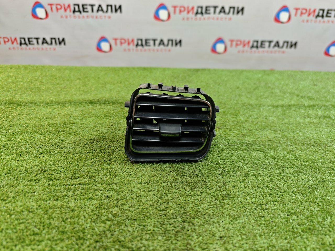 Дефлектор воздушный Renault Sandero 1.6 K7MA812 2019 прав. (б/у)