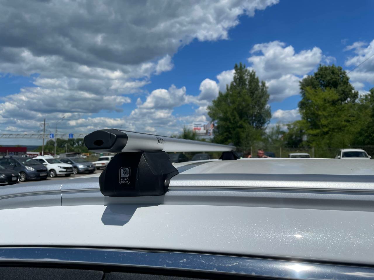 Багажник на крышу Eurodetal MASTER I для Geely Coolray Кроссовер (5D) 2020-2024 серый аэродинамический на интегрированные рейлинги