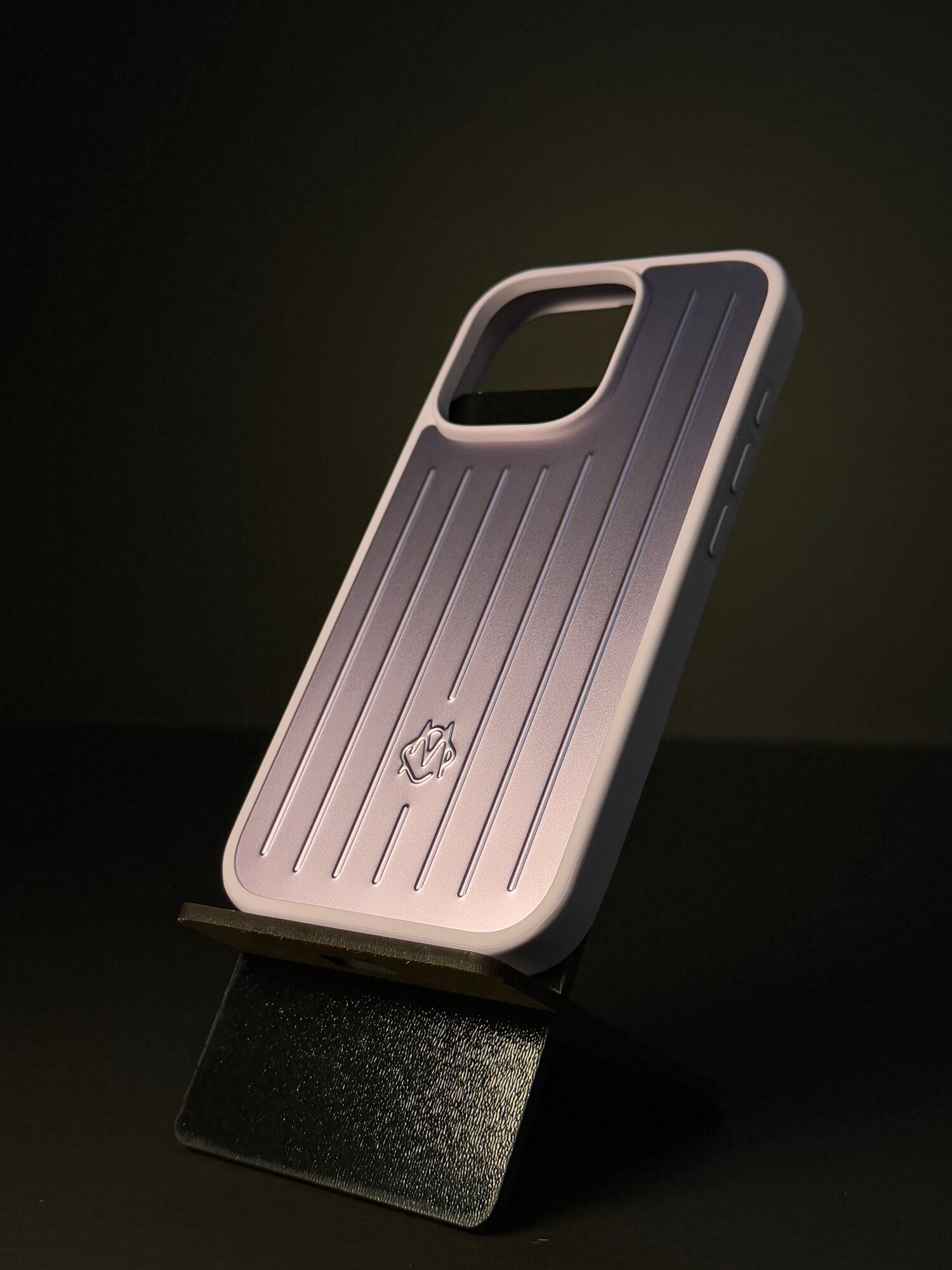 Чехол Rimowa Айфон 16 Про / чехол Rimowa iPhone 16 Pro, фиолетовый