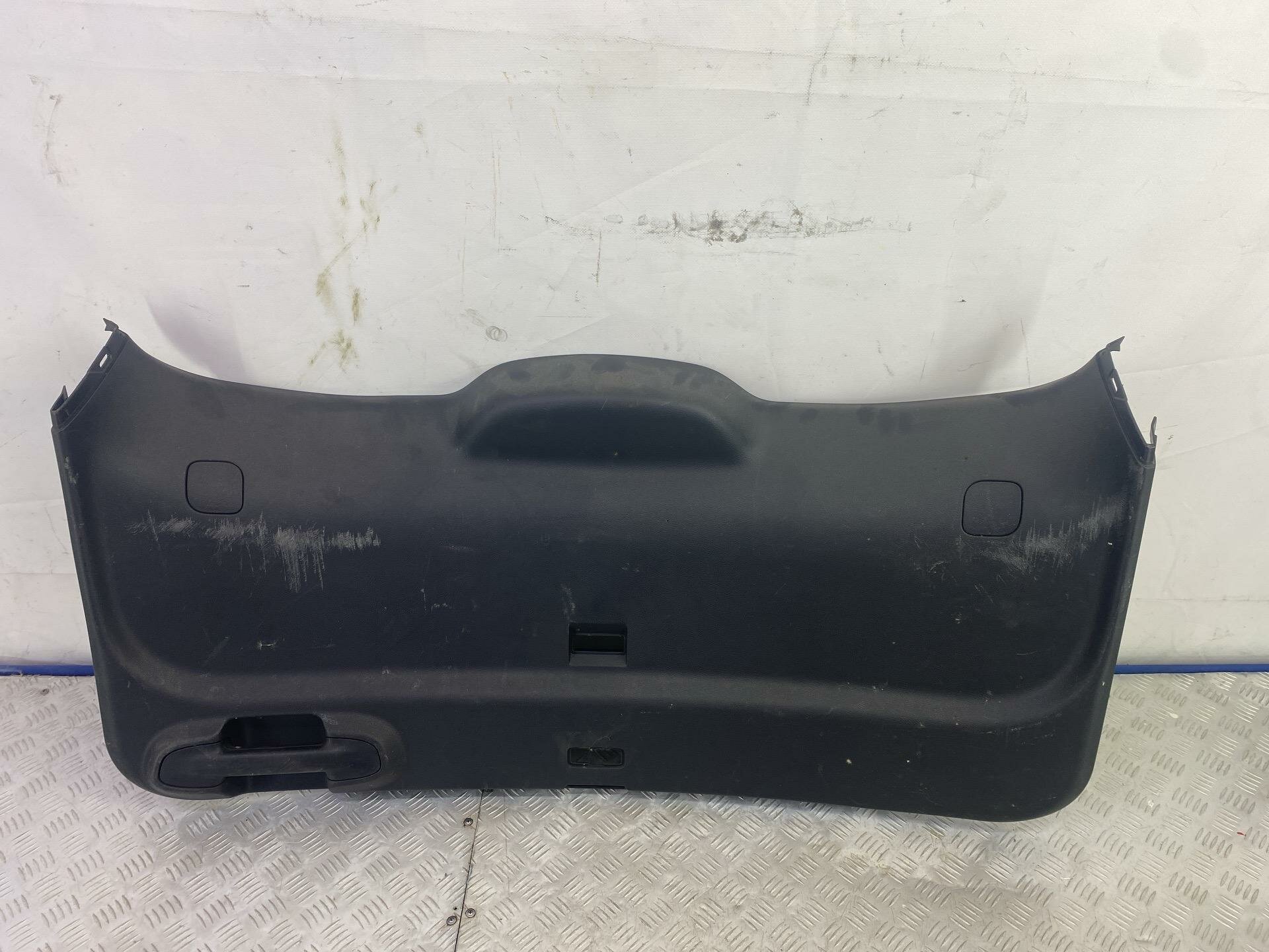 Обшивка крышки багажника Ford Galaxy 3 рест. 2022 634101570