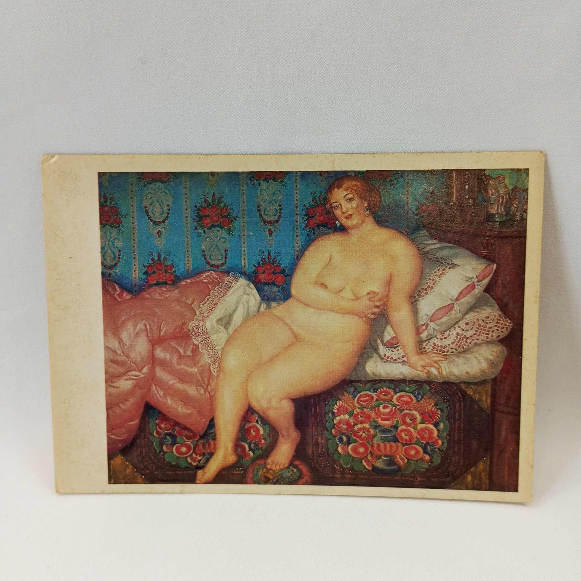 Открытка советская СССР. Картина Бориса Кустодиева Красавица, женщина среди цветов. Винтаж