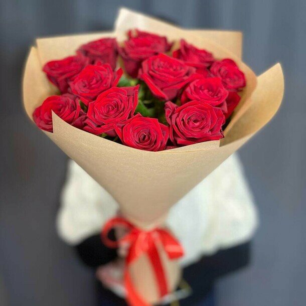 Монобукет Well Flowers, красный, розы, круглый, XXL, 13 штук, букет свежих цветов