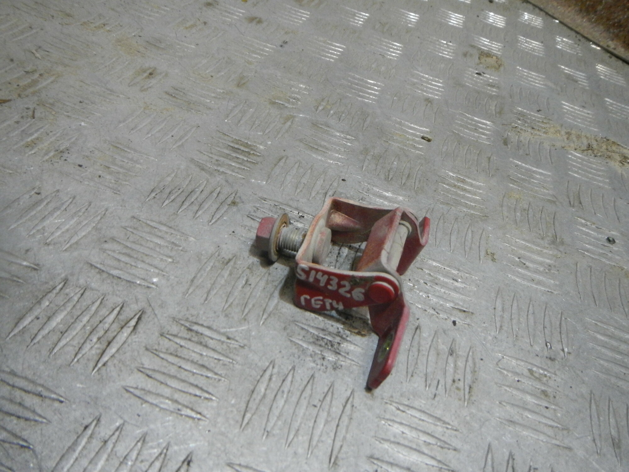 Б/У Петля двери багажника, Hyundai (Хендэ)-GETZ 1 (02-05) HYUNDAI GETZ 1 (02-05) Левая=правая. Без повреждений. 514326 Hy...