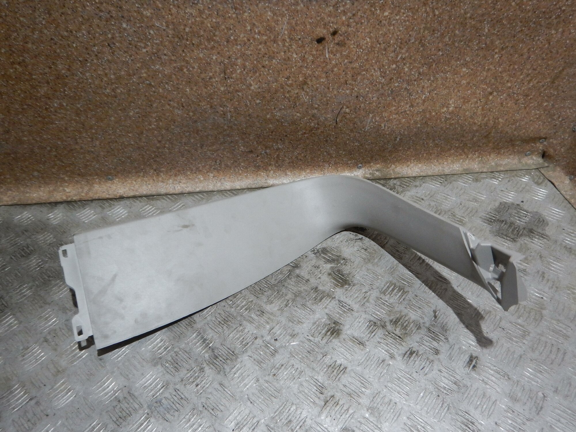 Б/У Обшивка двери багажника, Opel (Опель)-ASTRA J (09-) OPEL ASTRA J (09-) левая верхняя универсал Грязная. 392827 GENERA...