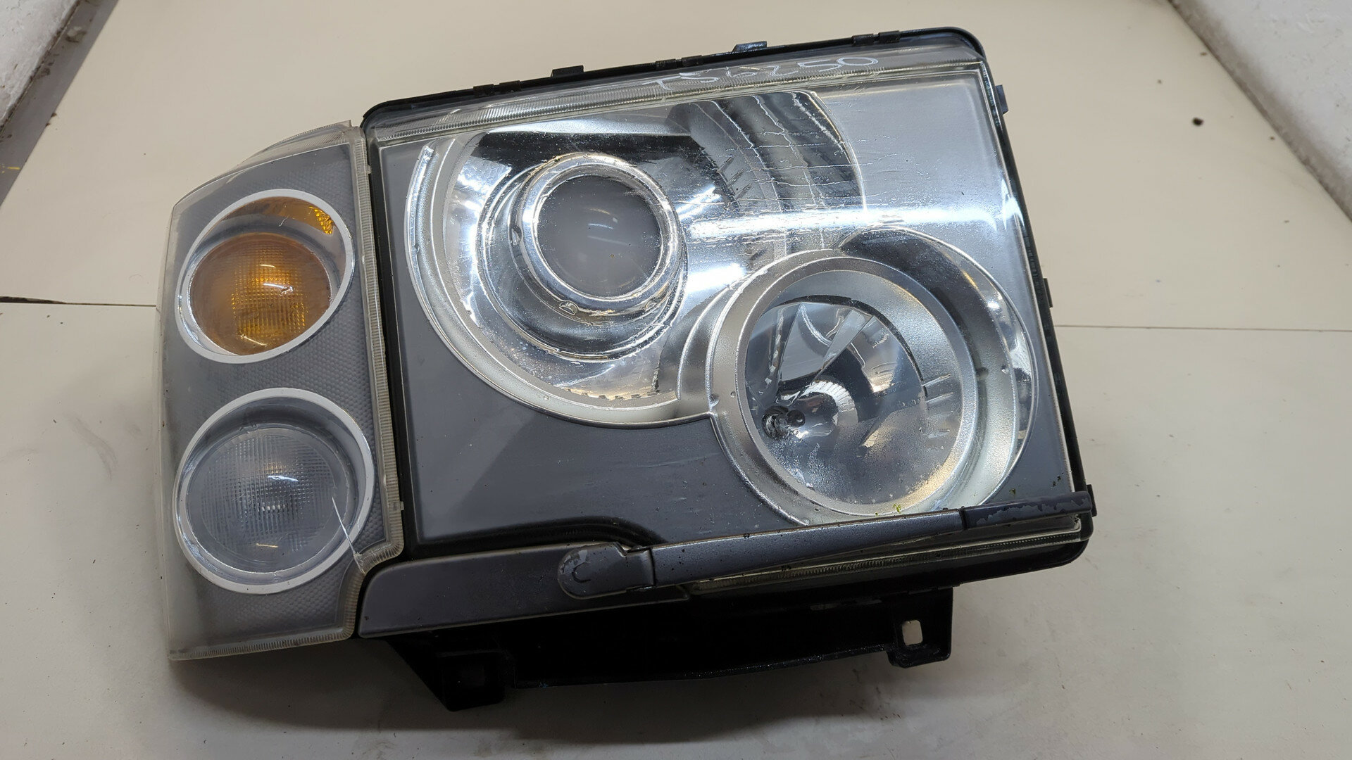 Фара (передняя) правая Land Rover Range Rover 3 (LM) Б/У