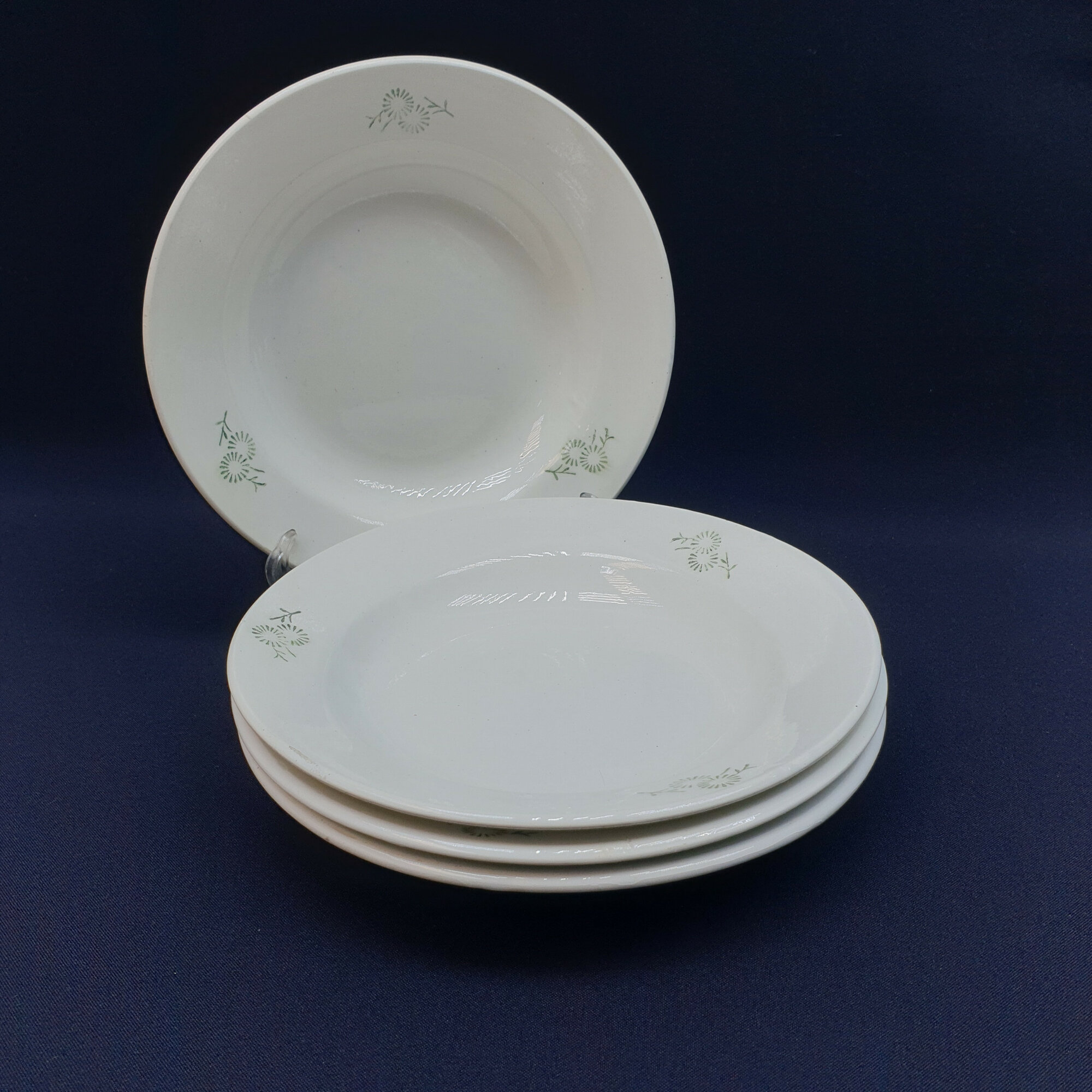 Винтажный набор из 4 суповых тарелок, фаянск деколь, СССР