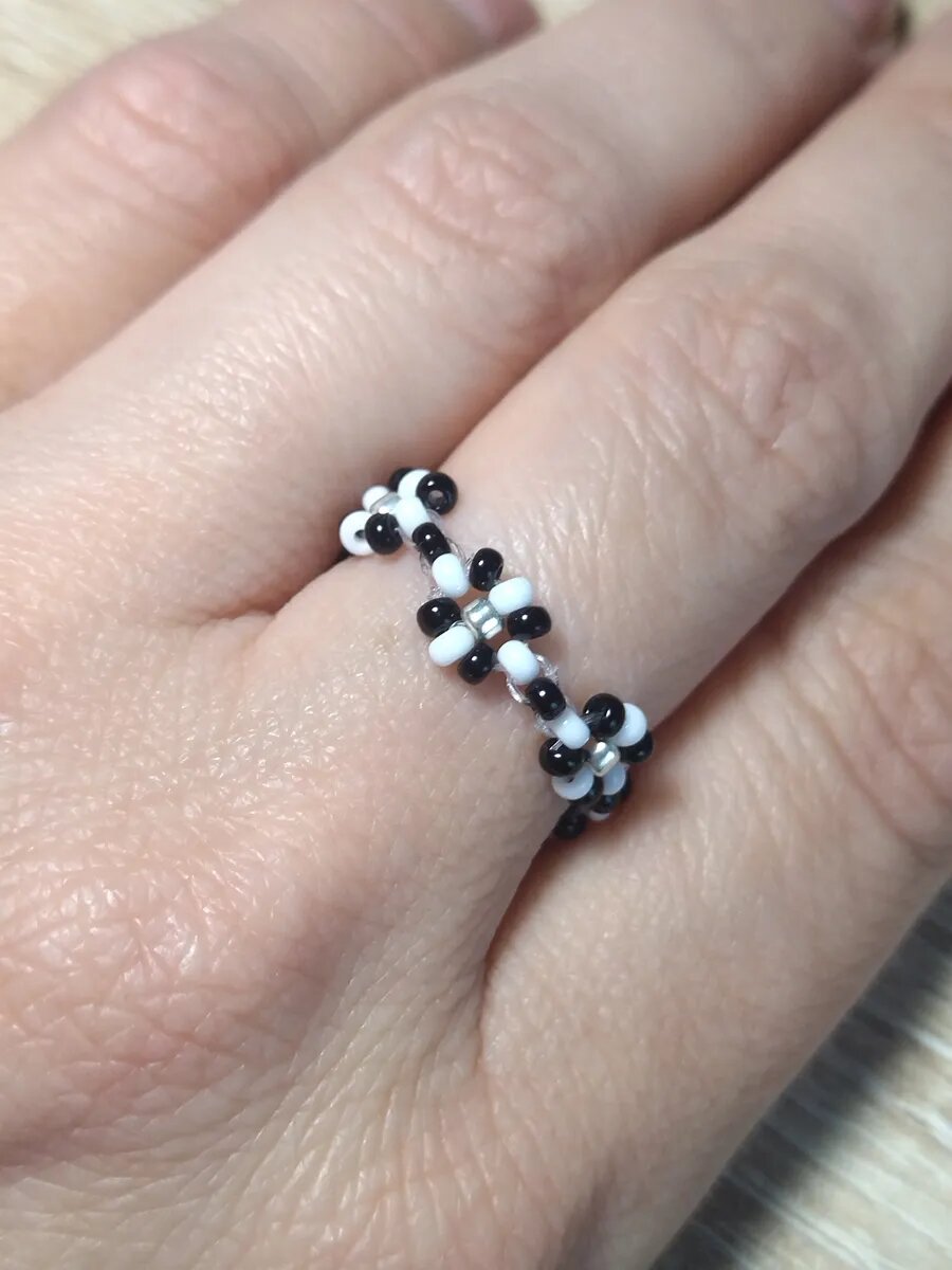 Кольцо плетеное из бисера "Ромашки" р.17,5 - 1 шт