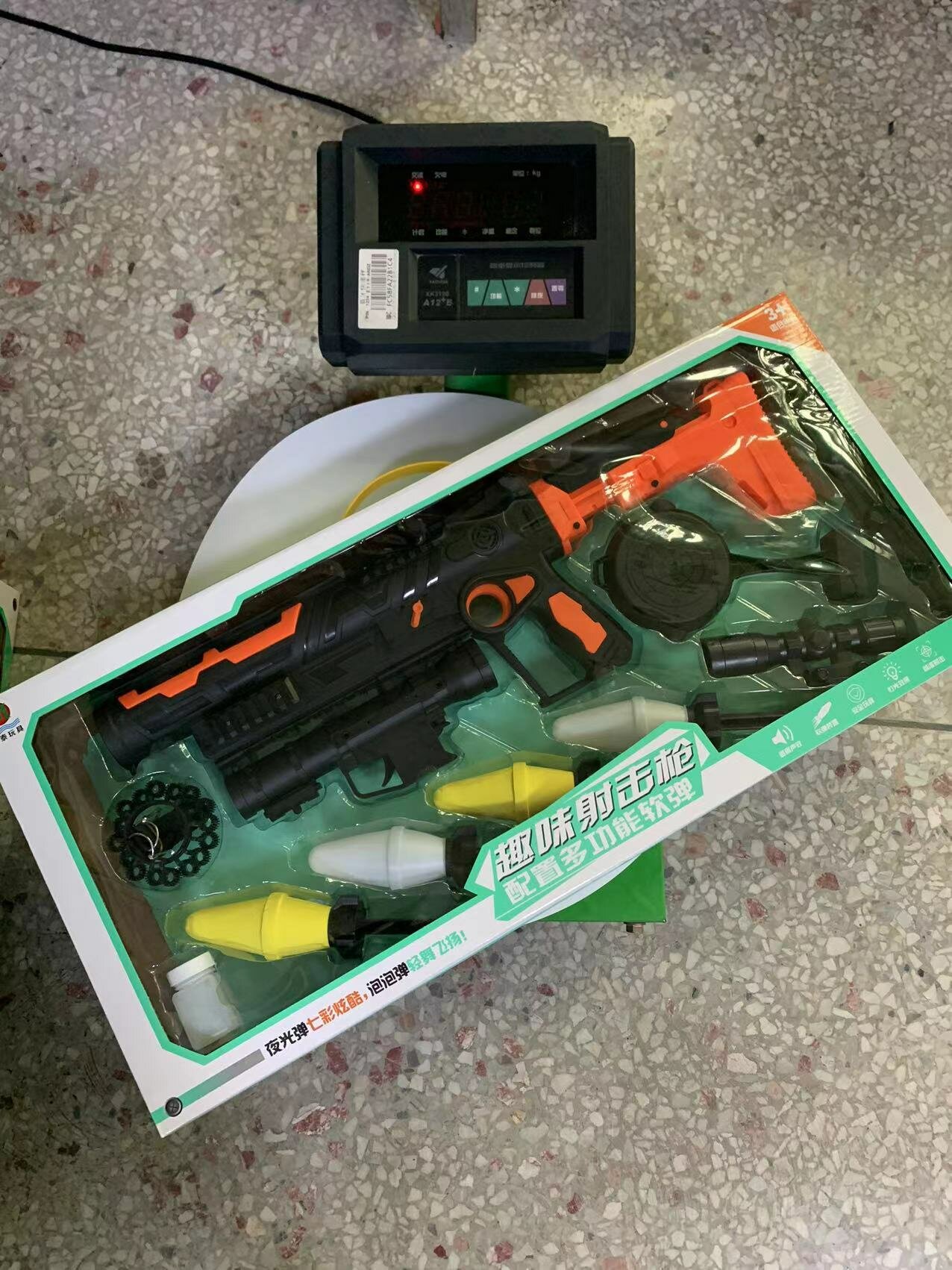 Оранжевая 4-ствольная ракетница с мягкой пулькой и светящимися пузырьками для мальчиков в открытых играх