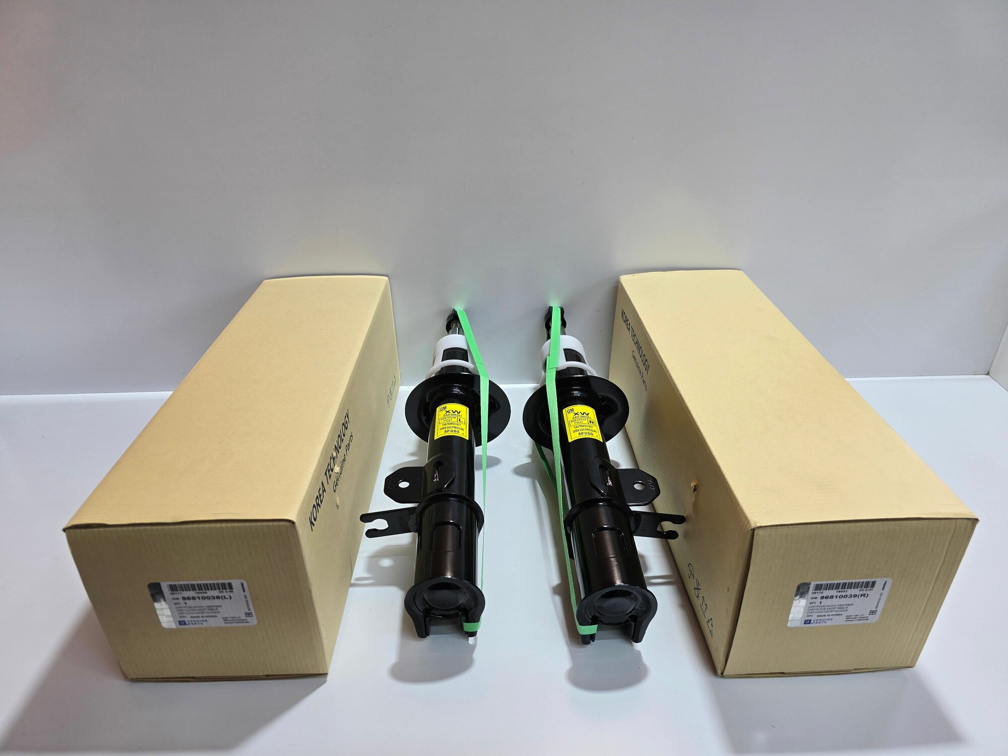 Амортизатор задний левый / правый Лачетти универсал (комплект 2 штуки)