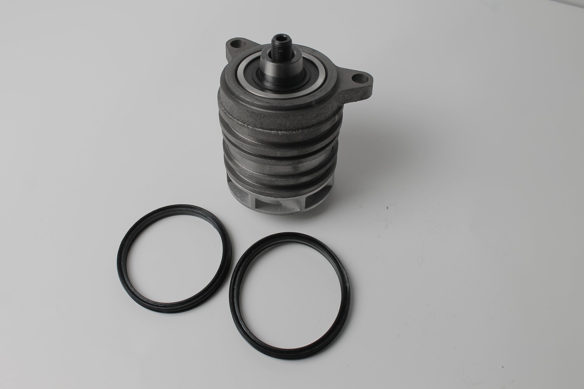 Насос водяной помпа двигателя VOLKSWAGEN Transporter T5, Touareg 7L, 2.5