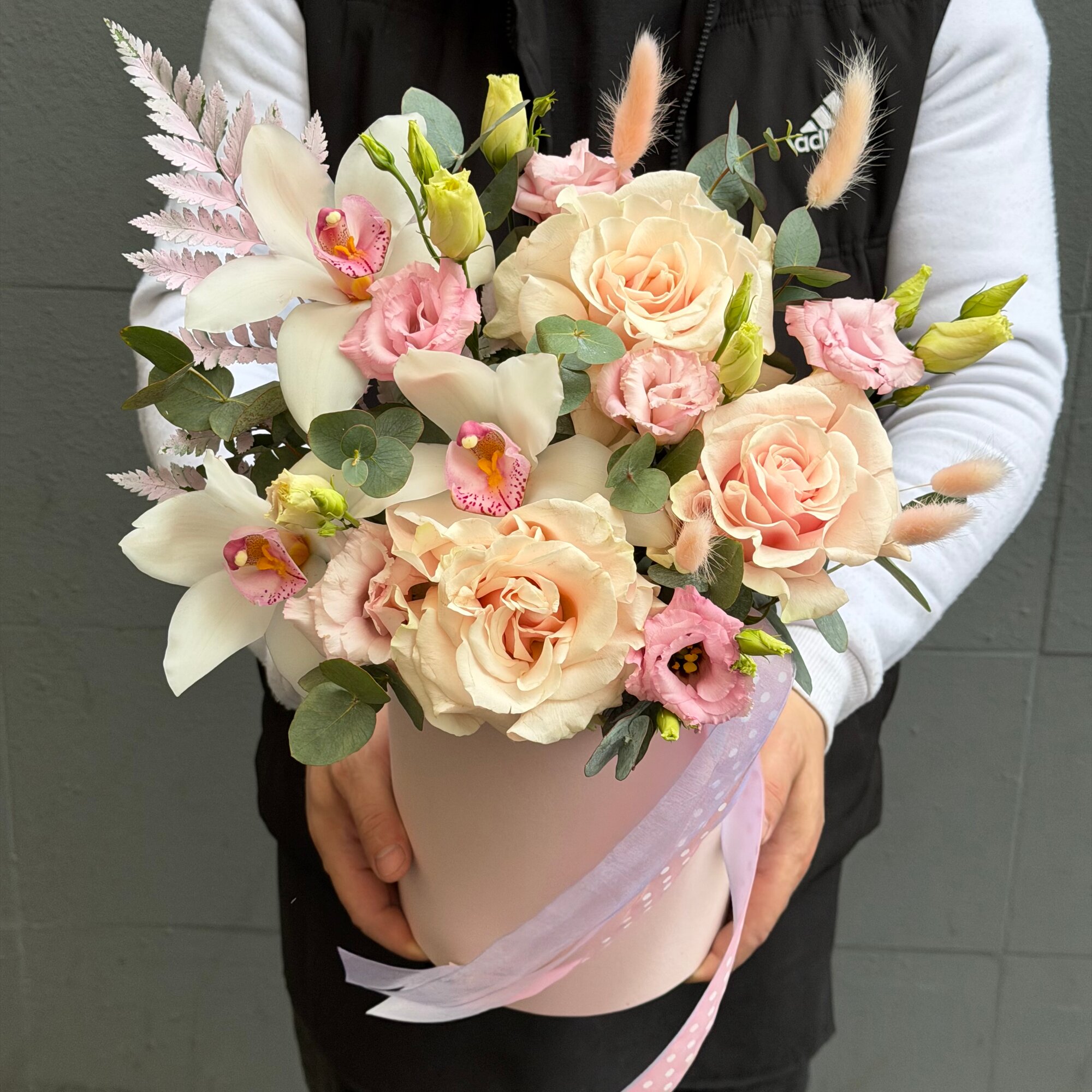 Композиция Rybe-Flowers, в коробке, сборная, розы, эустомы, орхидеи