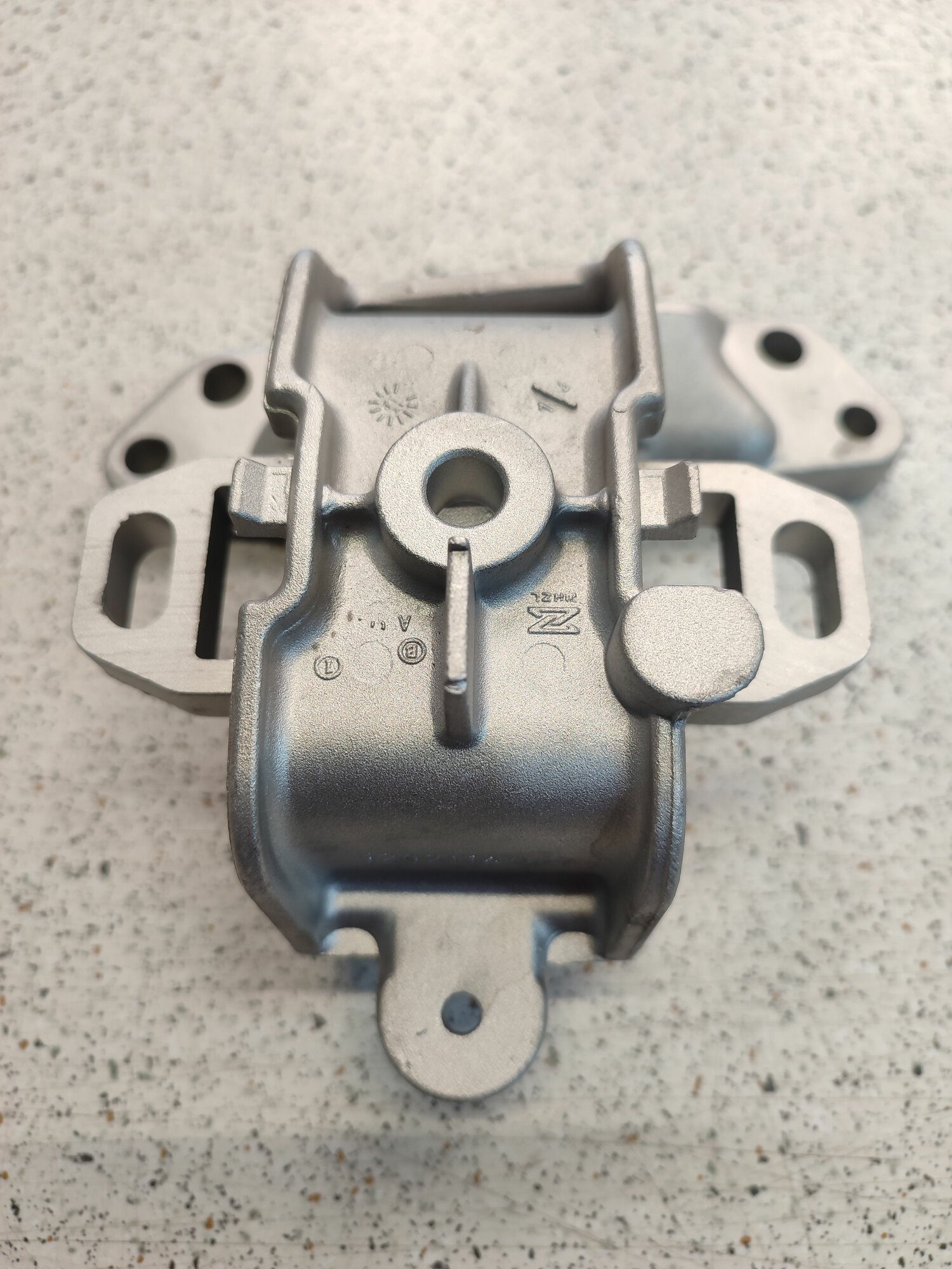 Опора КПП Peugeot/Citroen 9685403580