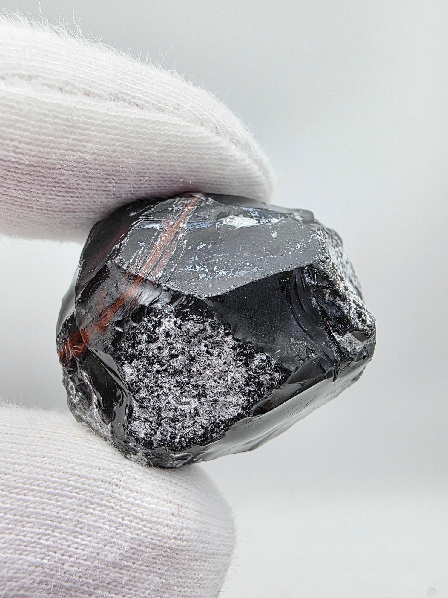 Обсидиан натуральный (необработанный) 35 мм, 25 г.