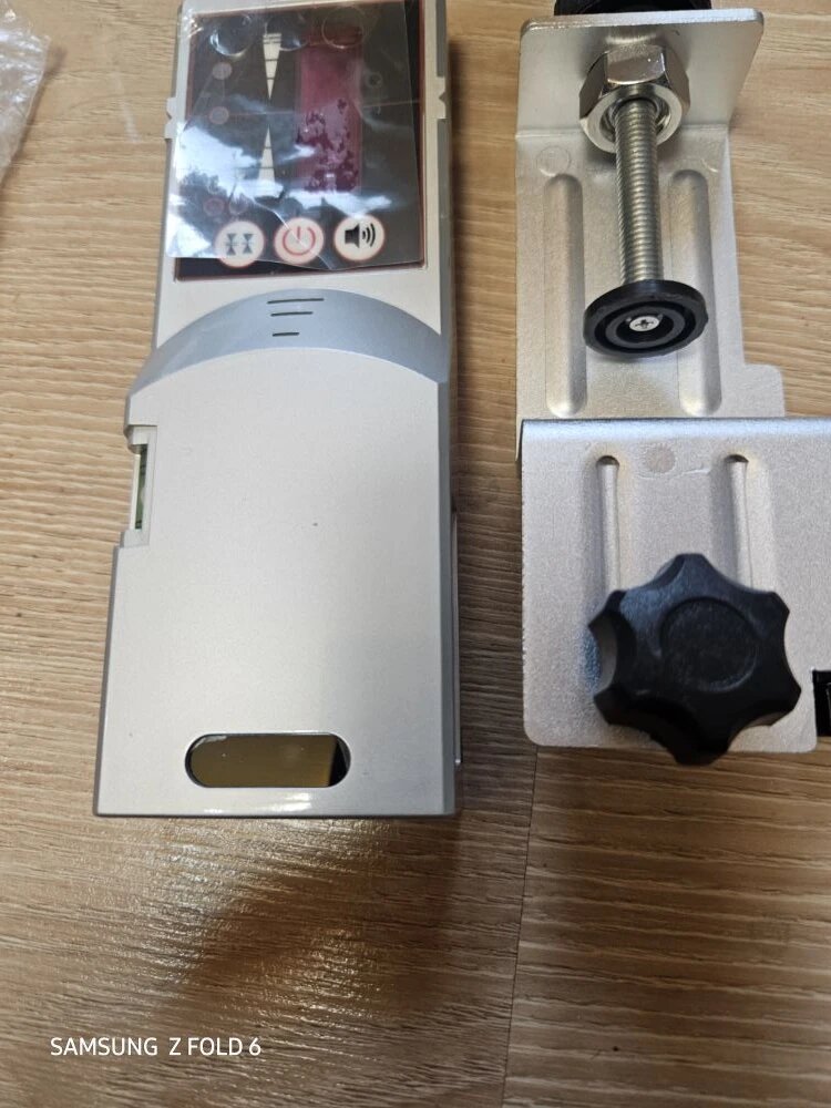 Приемник, ловушка для лазерного луча (отражатель), дальность 50 м, цвет серый с кроной в комплекте