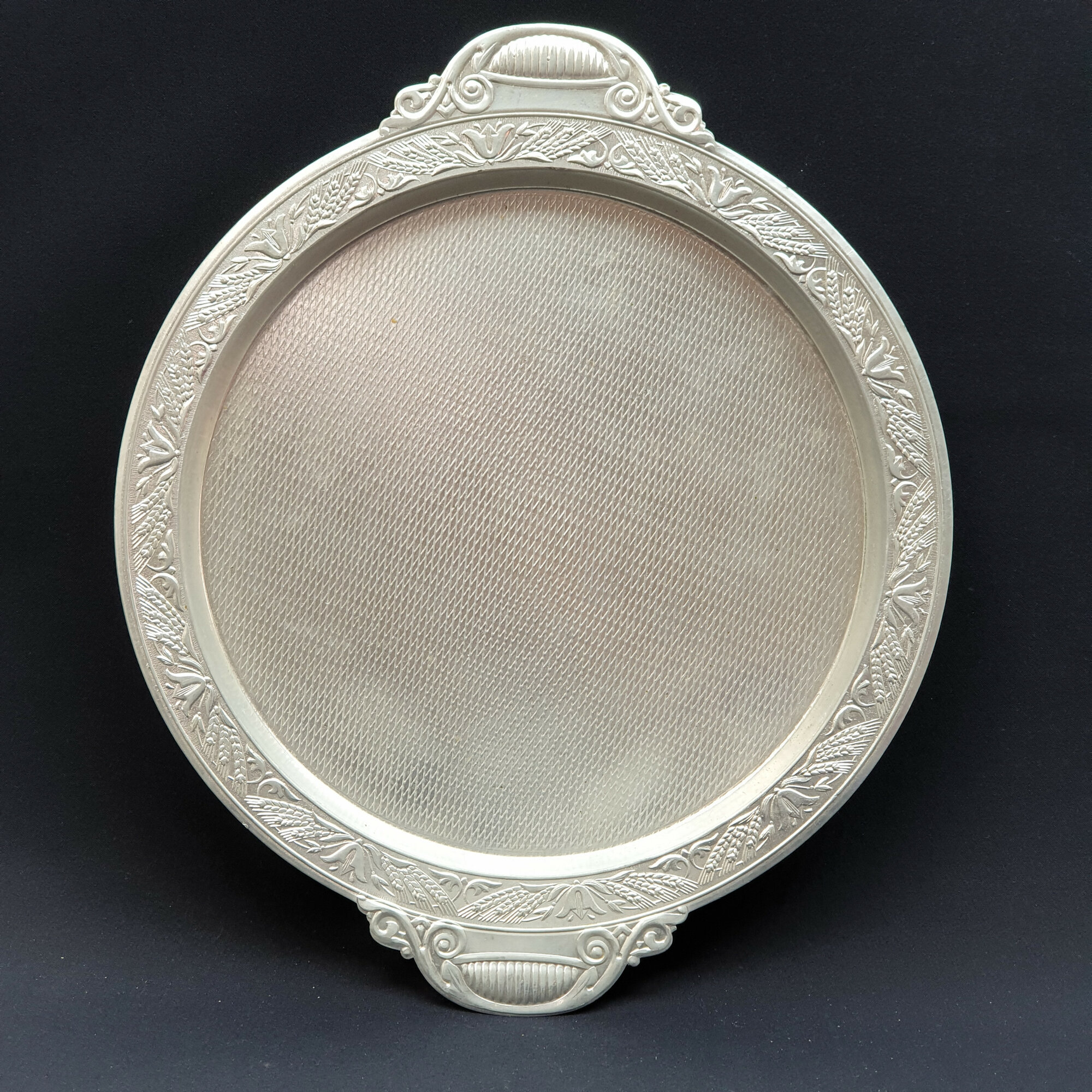 Винтажный поднос круглый 36х31 см, алюминевый. СССР.