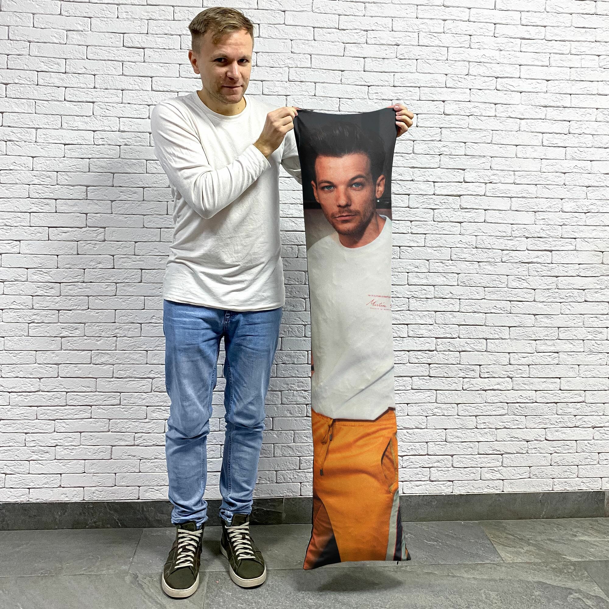 Подушка дакимакура Луи Томлинсон One Direction 35x140 см