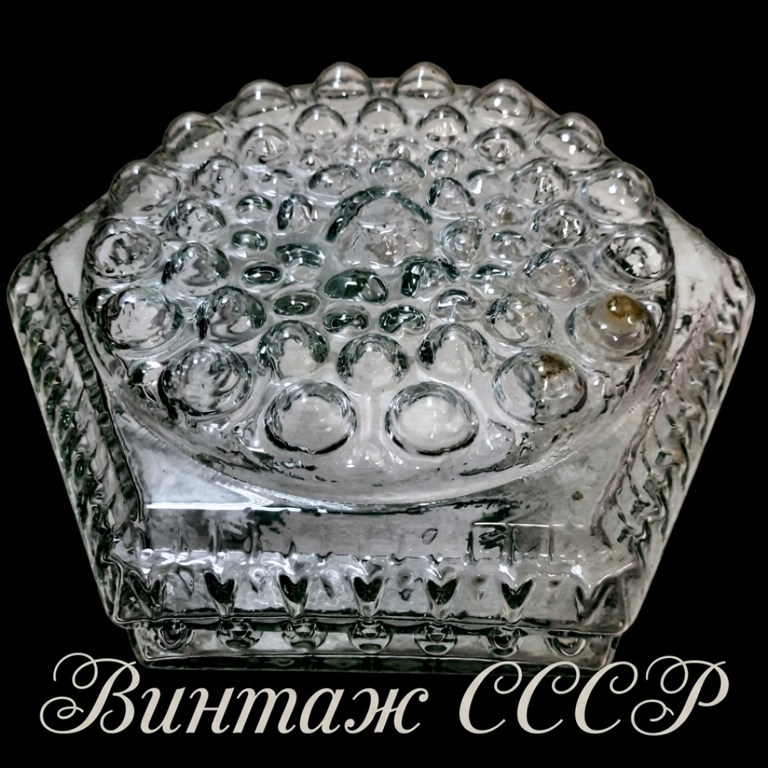 Плафон для люстры/бра, стекло. Небольшие сколы на кромке. СССР.