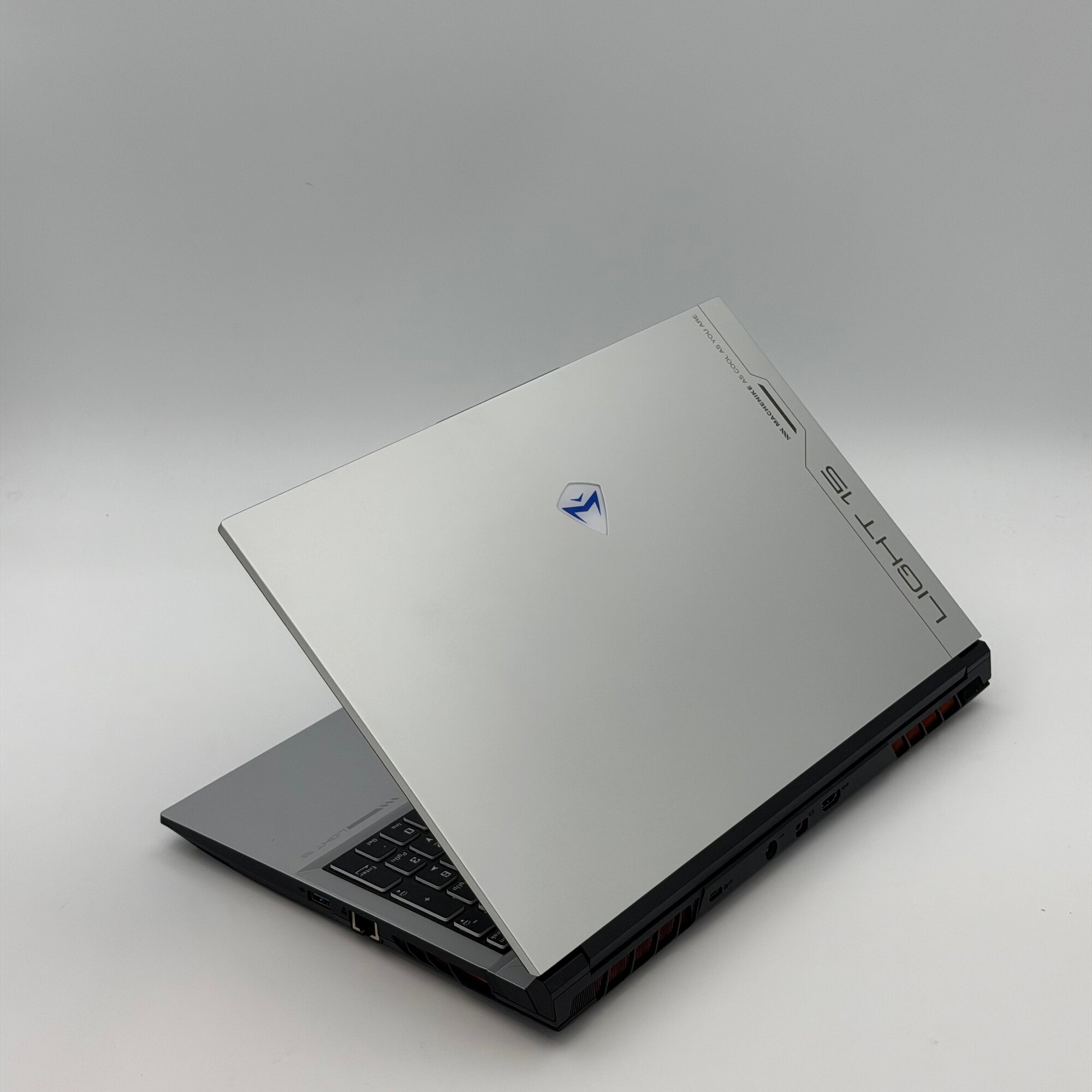 MACHENIKE L15 Air Pulsar Core i5-12450H 15.6"WQHD IPS 165Hz/i7-12650H 10c/16Gb/512Gb SSD/RTX 4050-6Gb/DOS серебристый