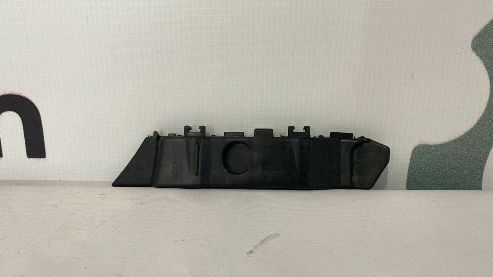 Брекет (кронштейн) бампера переднего правый Kia Rio 3 QB 11-15